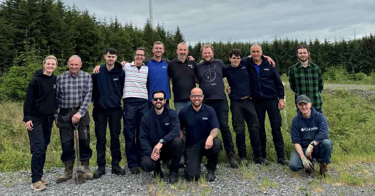 RWE volunteers join forces with Bumblebee Conservation Trust to fill ...